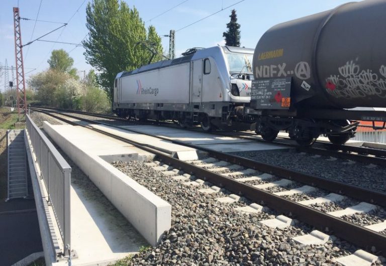 Anwendererklärung für »eingegossene« Schiene - Kuhn Fachverlag